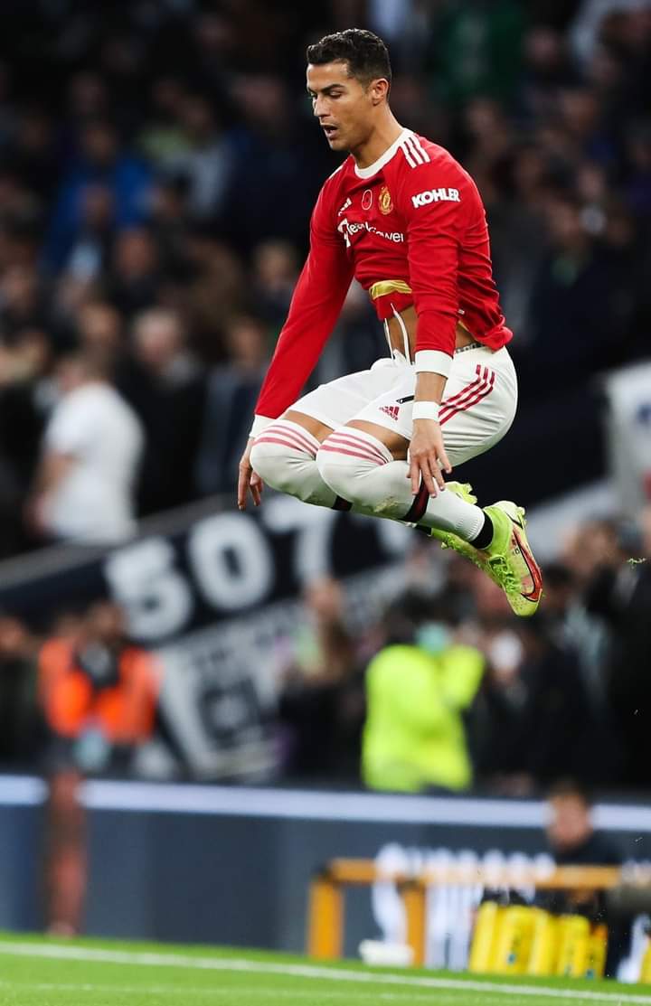 L INVINCIBLE CRISTIANO RONALDO FRAPPE ENCORE Coups Francs